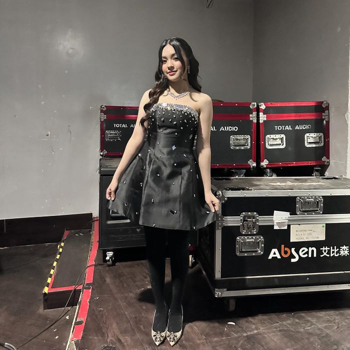 Seksi Tapi Imut Imut, Potret Elsa Japasal Kenakan Tube Dress Langsung Jadi Sorotan - Semua ...