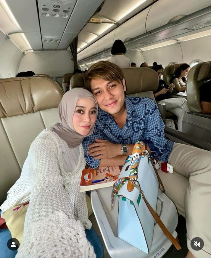 Mesra Banget! Gaya Lesti Kejora dan Rizky Billar Saat Berduaan di Pesawat Curi Perhatian ...