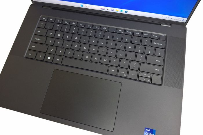 Review Dell Precision 5680: Laptop Workstation Ringan dan Tangguh ...