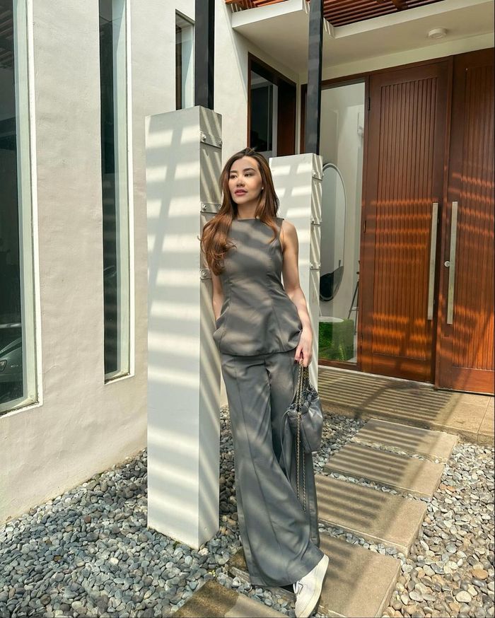 Tampilan Modisnya Tak Bisa Ditiru, Aaliyah Massaid Pamer OOTD Simpel ...