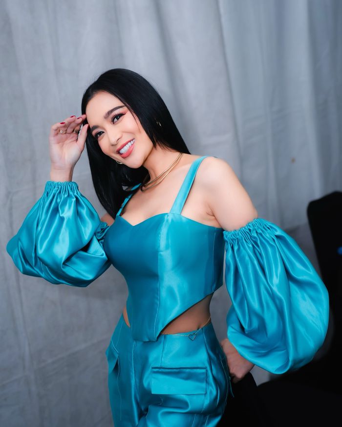 Totalitas Saat Manggung, Wika Salim Tampil Seksi Sambil Pose Pamer Ketiak Mulus - Semua Halaman ...