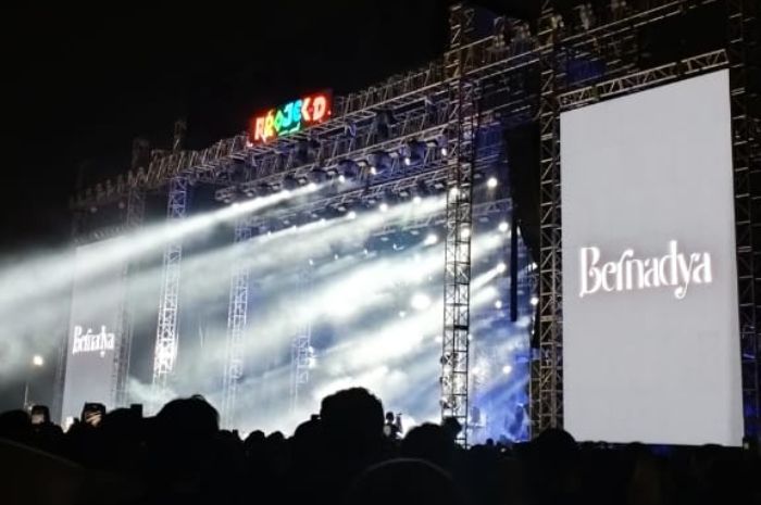 Penonton Antusias Nonton Projek-D Vol 3 di Tengah Guyuran Hujan Lebat ...