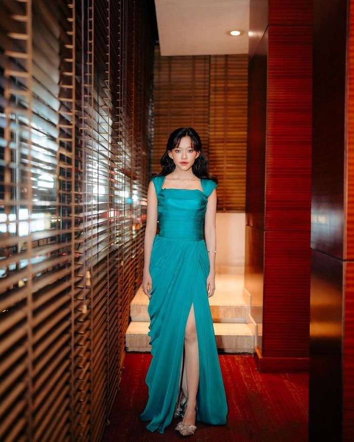 Sampai Dikira Artis Korea, Gaya Elegan Ummi Quary dengan Dress Belahan ...