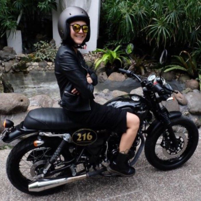 5 Deretan Artis Wanita Indonesia Penyuka Motor Gede, Kira-kira Siapa ...