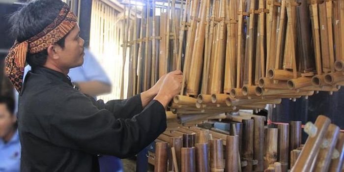 Media Komunikasi Tradisional Jawa-Bali: Instrumen Kentongan dan Bandhe ...