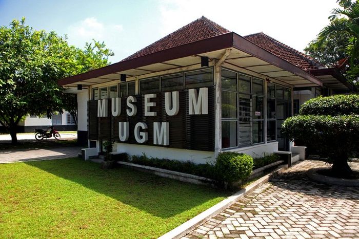 Sejak kapan Universitas Gadjah Mada berjulukan 'Kampus Biru'? - Halaman 2 - National Geographic