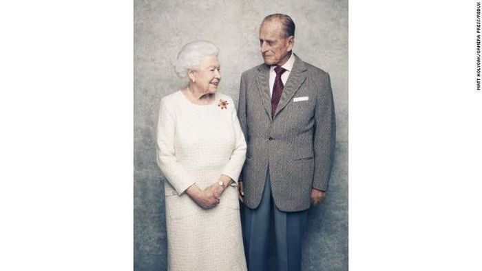 Arsip Foto Ratu Elizabeth II Ketika Ulang Tahun Pernikahan Ke-70 di ...