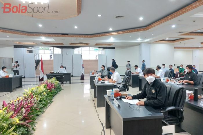 PSSI bersama Shin Tae-yong Laporan ke Menpora soal Pemain Naturalisasi ...