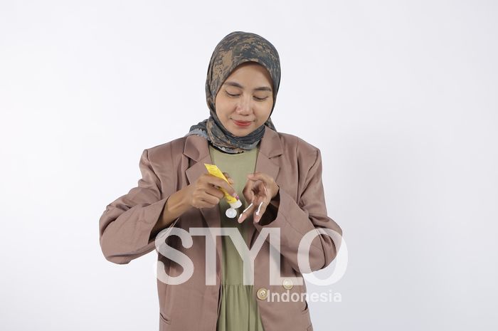 Sunscreen yang Bagus untuk Kulit Berjerawat Usia Remaja dan Dewasa - Stylo