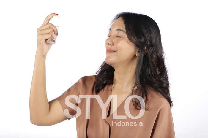 Apakah Air Mawar Bisa Dijadikan Setting Spray? Ini Fungsinya! - Stylo