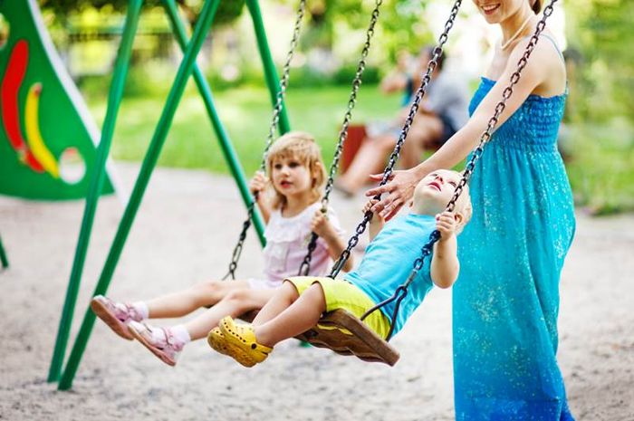 Moms, Lakukan 4 Cara Ini Untuk Mendidik Si Kecil Menjadi Anak Baik - Nakita