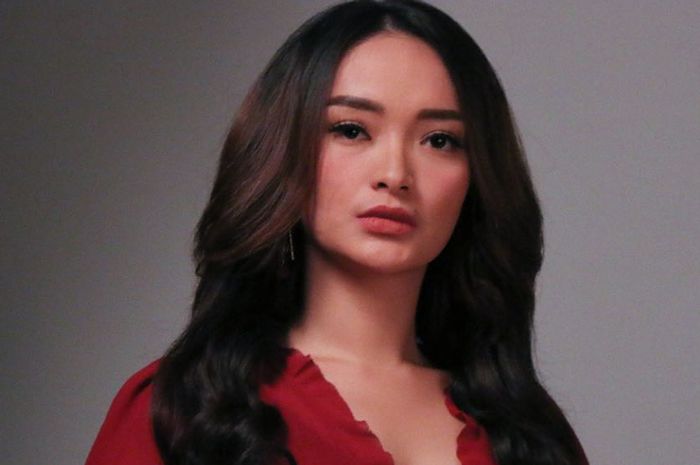 Film Perdana Zaskia Gotik Sepi Peminat, Zaskia: Ini Dulu Ide Julia ...