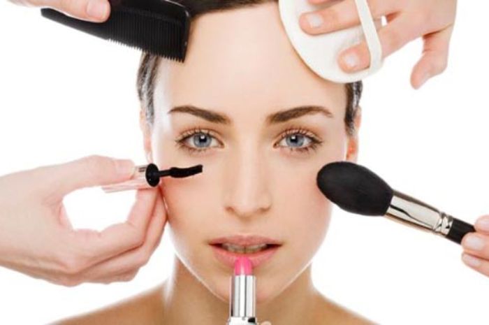 6 Tips Merias Wajah Agar Tampilan Dahi Terlihat Lebih Kecil