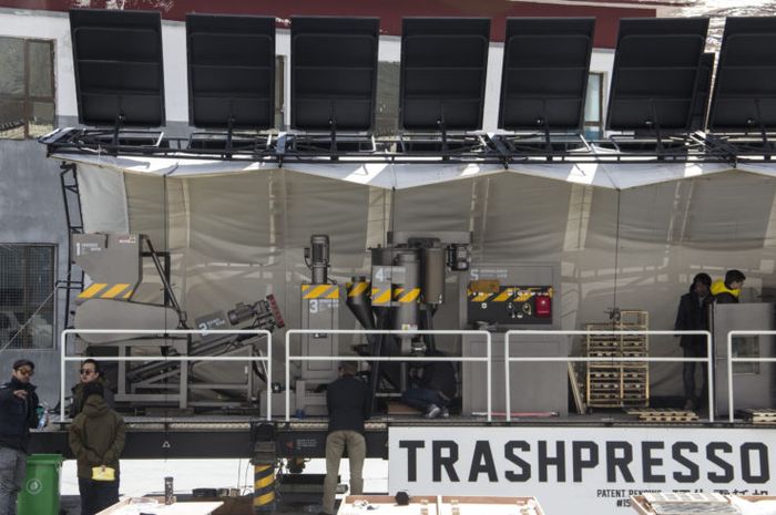 Trashpresso, Teknologi yang Mampu Ubah Sampah Plastik Menjadi Ubin ...