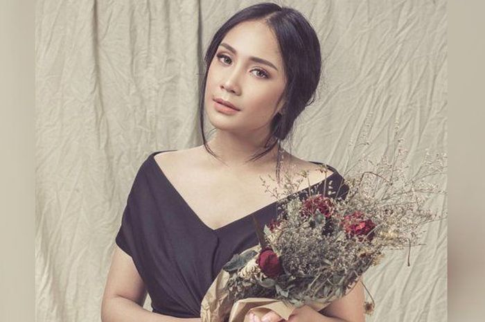 Intip Model T-shirt Milik Nagita Slavina Seharga Belasan Juta, Netizen : “Kirain Cuma Ratusan Ribu”
