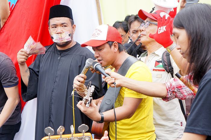 Cholil ‘Efek Rumah Kaca’ Bahas RUU Permusikan: Musisi Nggak Bisa Hidup ...