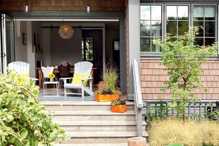 Jadi Ruang Transisi yang Punya Banyak Fungsi, Ini Trik Desain Teras ...