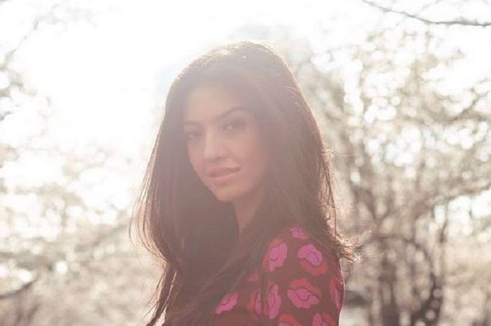 Raline Shah Foto Mesra dengan Pria Bule, Statusnya Pacar atau Sahabat Nih?
