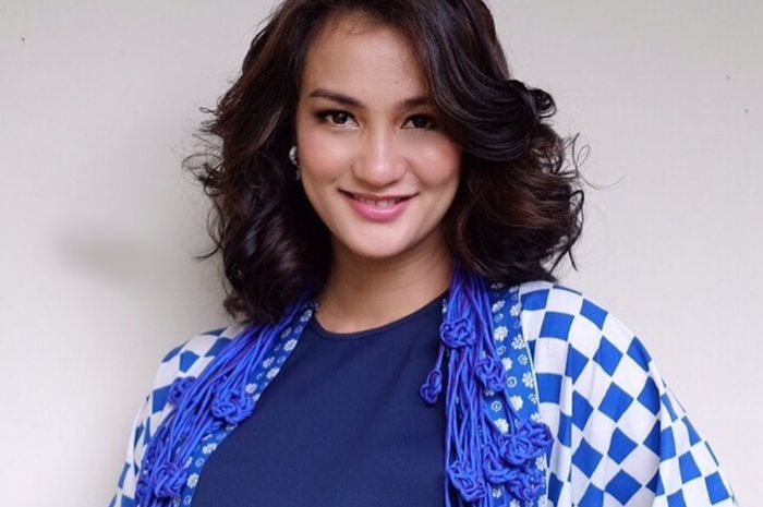Sukses Bikin Wajahnya Dekil, Tampilan Makeup Atiqah Hasiholan Saat Main ...