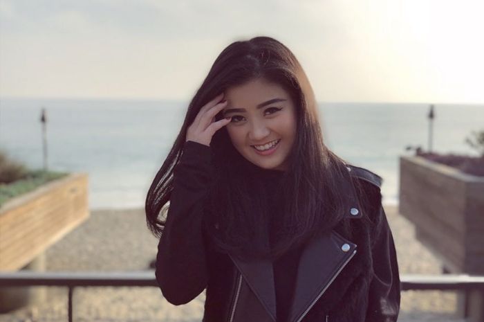 Mengintip Fashion Monokrom Putri Hary Tanoe, Valencia Tanoesoedibjo ...