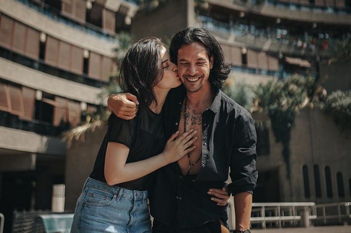 Momen Romantis Kala Edward Akbar Melamar Kimberly Ryder, Manis Banget!