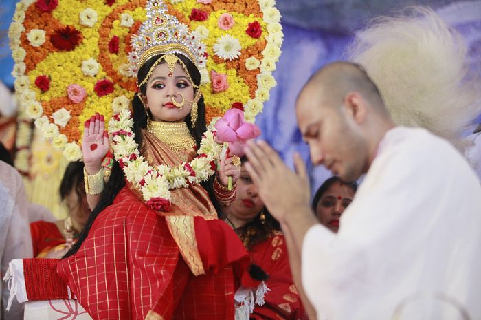 Ritual dan Tradisi Menyembah Gadis Kumari, Sang "Dewi Hidup" di Nepal ...