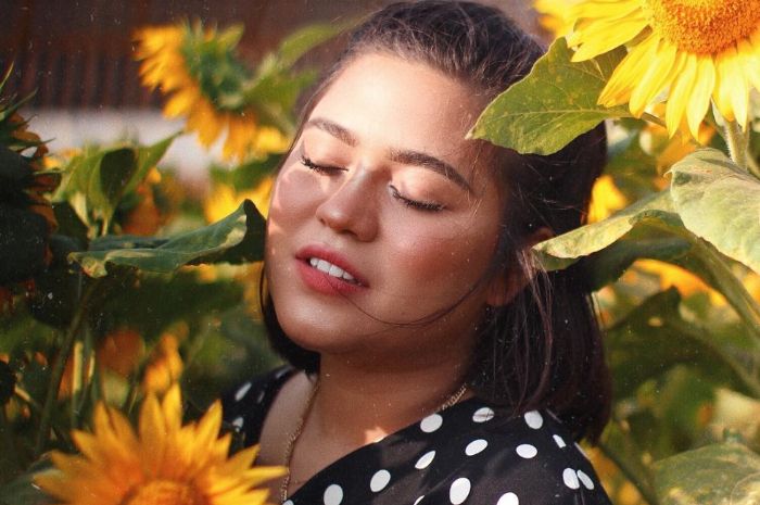 Makeup Bertema Ocean ala Sarah Ayu dengan Rekomendasi Eyeshadow Lokal ...