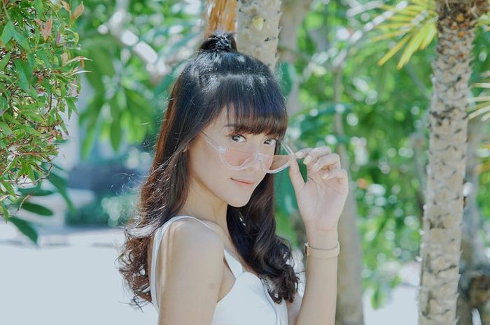 7 Paduan Outfits Putih ala Annisa Aziza yang Bikin Tampilannya Glowing ...