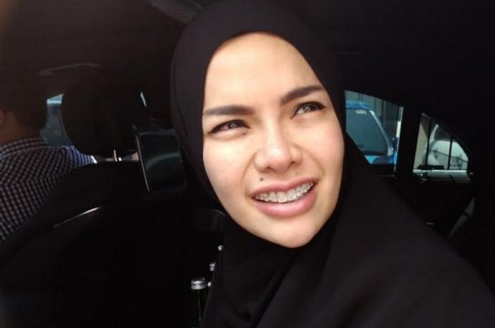 Kabar Terbaru Nikita Mirzani: Beli Mobil Mercy Baru yang Harganya Rp2,6 ...