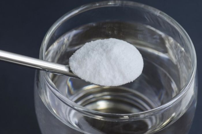 Mengulik Khasiat Air Garam, dari Mengobati Jerawat Sampai Obat Kumur