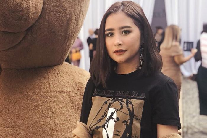 Tiru Gaya Edgy Prilly Latuconsina dengan Pilihan Outfit Fashion di ...