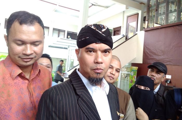 Sering Diisukan Bangkrut, Ahmad Dhani: Netizen kan Enggak Ngerti Sering Diisukan Bangkrut, Ahmad Dhani: Netizen kan Enggak Ngerti