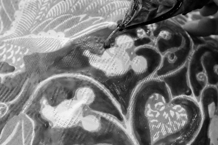 Akan Ulang Tahun yang Ke-90, Ada Wajah Mickey Mouse di Batik Indonesia ...