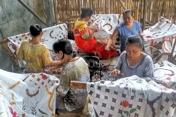 Hari Batik Nasional: 4 Wisata Budaya Batik di Pulau Jawa yang Bisa Kamu ...