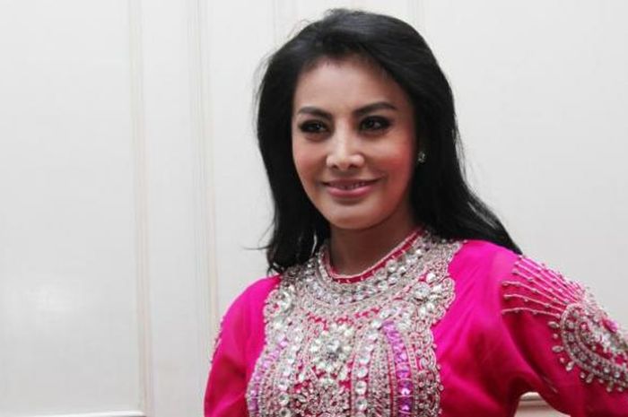 Ditabrak saat Pergoki Suaminya Asyik Selingkuh, Penyanyi Dangdut Cantik ...