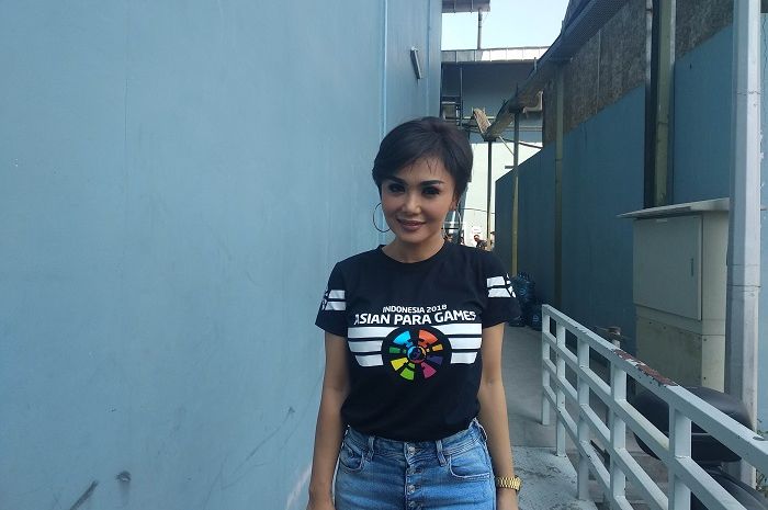 Menangis saat Pidato, Yuni Shara Berharap Bisa Bangun Sekolah Lengkap ...