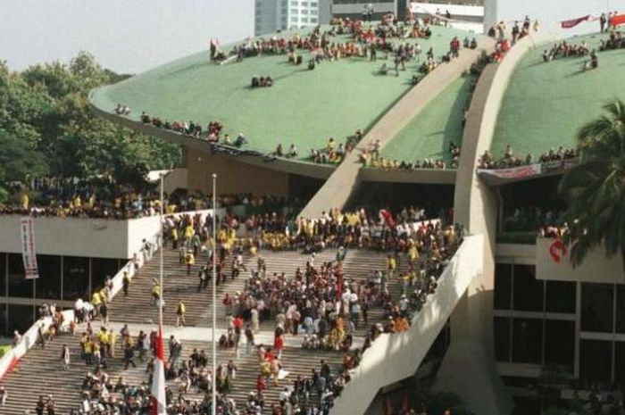 Apa Alasan Lahirnya Reformasi di Indonesia Tahun 1998? Ini Sejarahnya ...