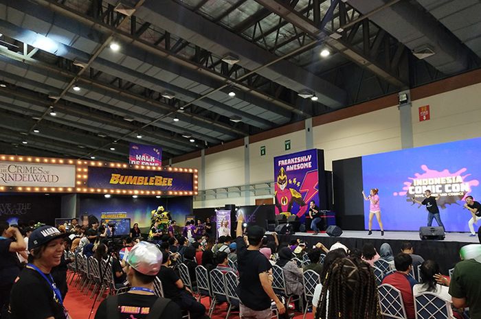 Hari Ke Pertama Comic Con, Booth Webtoon dan Mobile Legend Ramai ...