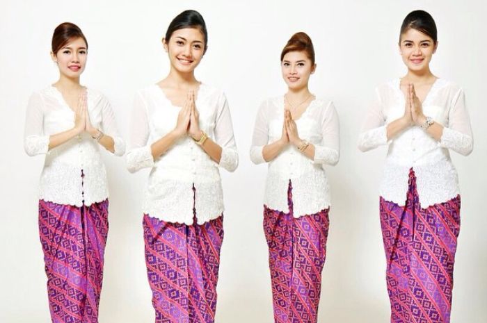 Rekomendasi Kebaya Kutu Baru Simpel ala Pramugari Pesawat Batik Air - Stylo