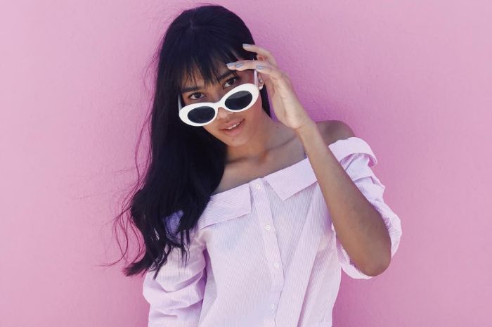 Inspirasi Kacamata Model Kekinian ala Artis Alika Islamadina - Stylo