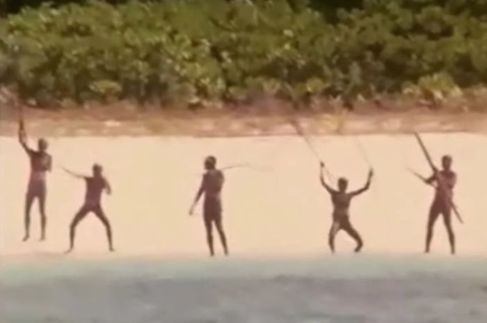 Fakta-fakta Suku Terasing Sentinel yang Membunuh Turis Amerika ...