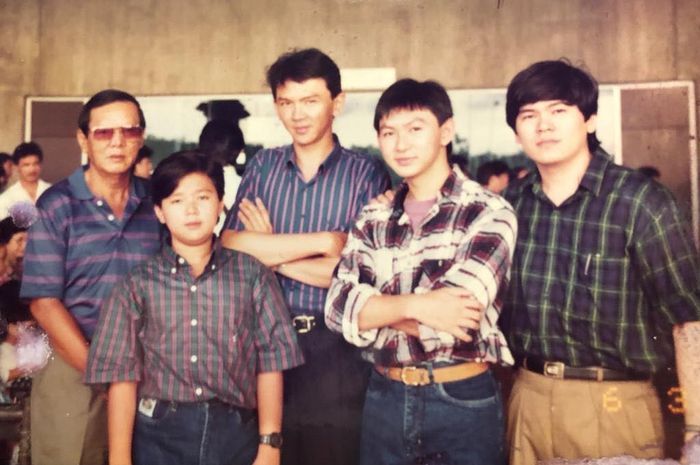 Intip Foto Muda Ahok yang Langka, Waktu Kecil Pakai Baju Rajutan Ibu ...