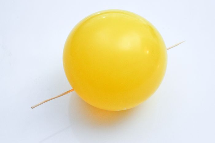 Eksperimen Sederhana: Balon yang Ditusuk Tidak Akan Meletus - Bobo