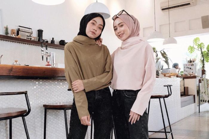 4 Inspirasi Paduan Atasan Turtle Neck ala Selebgram Hijab yang Mudah ...