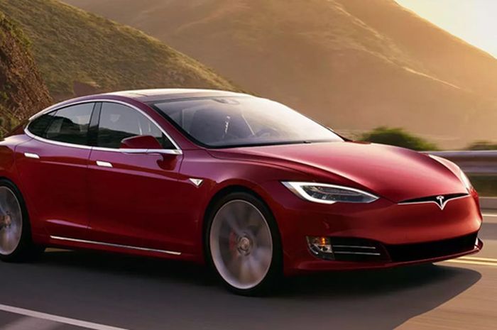 Tesla Komentari Kecelakaan Tesla Model S yang Diduga Karena Autopilot ...