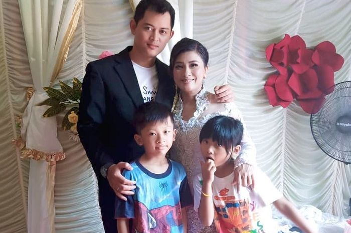 Mantan Suami Elly Sugigi Nikahi Perempuan Lebih Tua, Begini Potret ...