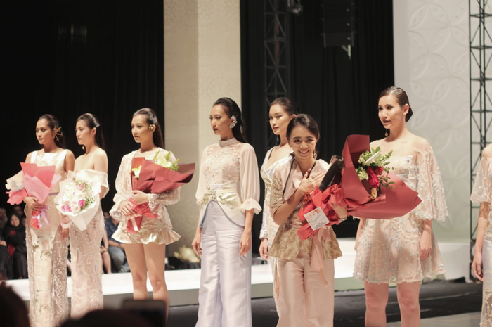 Koleksi Adora Desainer Susan Zhuang di Fashionality 2018 by APPMI Jawa Barat Hadirkan Gaun ...