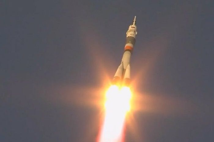 Roket Soyuz Kembali Meluncur ke Ruang Angkasa Membawa 3 Astronaut - Bobo