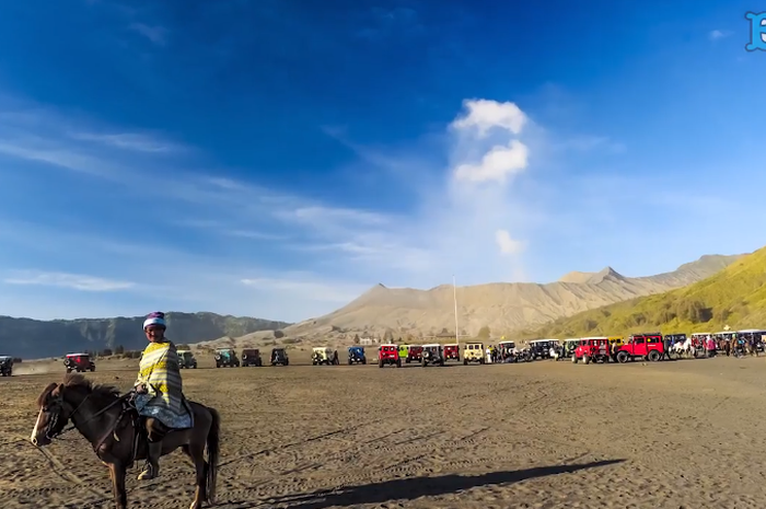 Jalan-Jalan dan Mendaki Gunung Bromo yang Ada di Jawa Timur, yuk! - Bobo