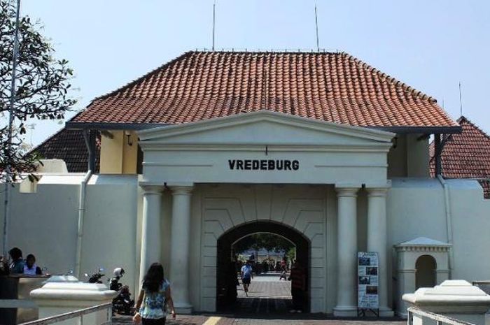 Melihat Kemegahan Paduan Arsitektur Belanda dan Yogyakarta di Benteng ...